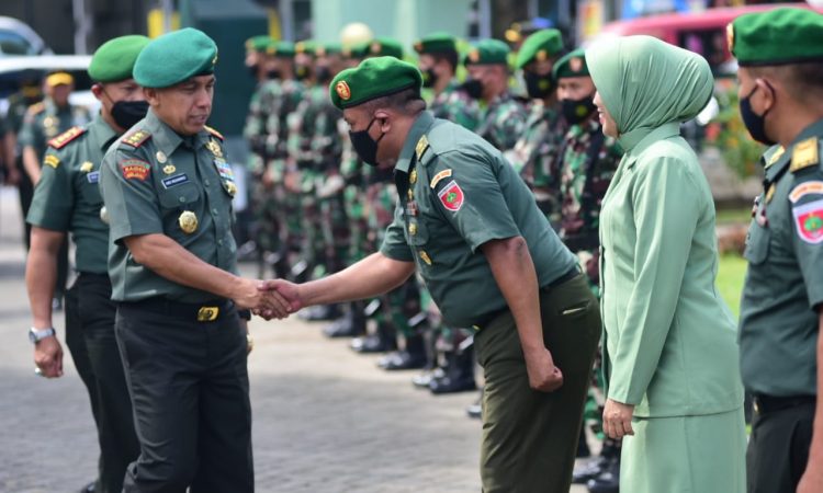 Kunjungan ke Kodim 1409/Gowa pangdam XIV Hasanuddin Didampingi danrem ... Kunjungan ke Kodim 1409/Gowa pangdam XIV Hasanuddin Didampingi danrem ...